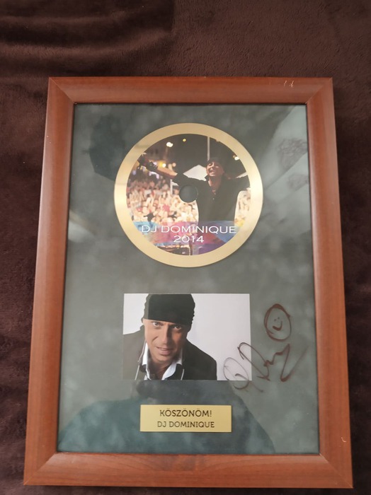 DJ Dominique a retro múzeumban